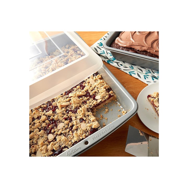 Wilton Recipe Right Covered Oblong Cake Tin - 13" x 9" | Culpitt